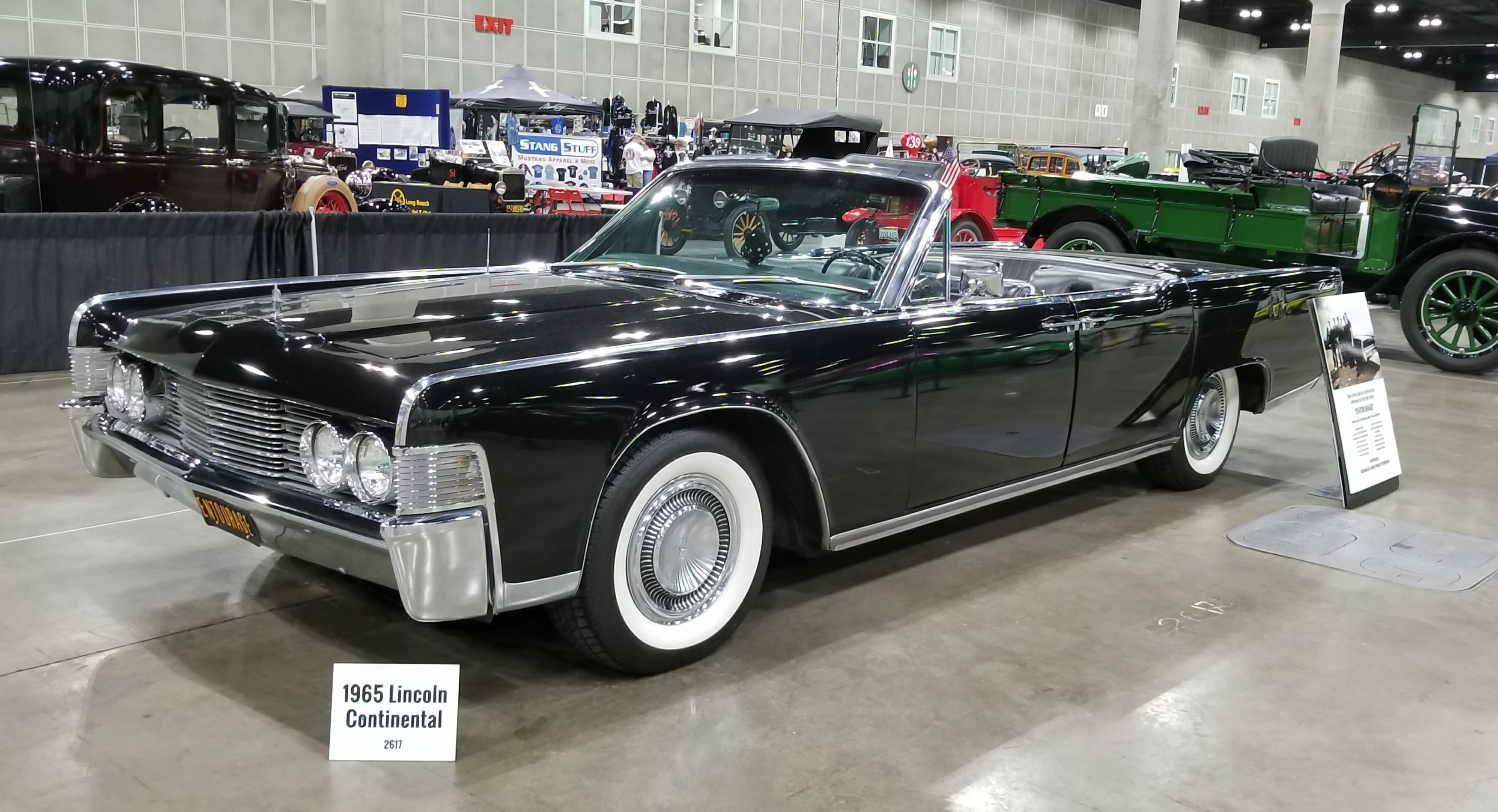 Linc TV Star from Entourage | Lincoln and Continental Owner's Club ...