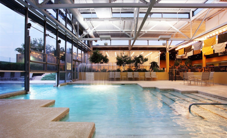 Holiday Inn West pool | Lincoln and Continental Owner's Club - Western ...