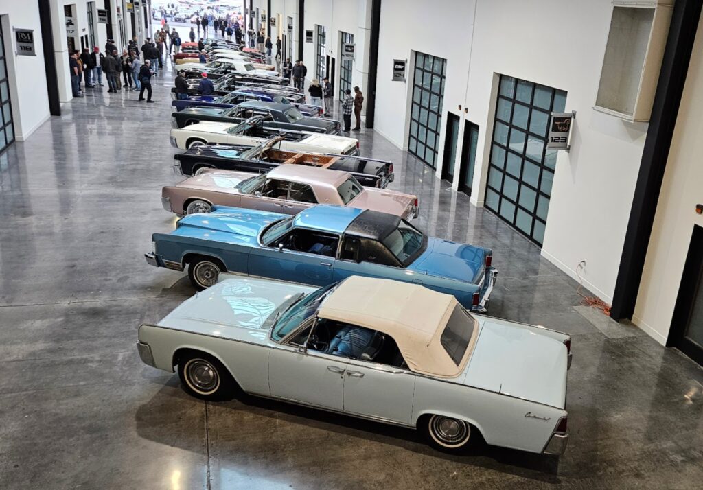 LCOC Members Join Rattys at Plush Finish Line Car Club | Lincoln and ...