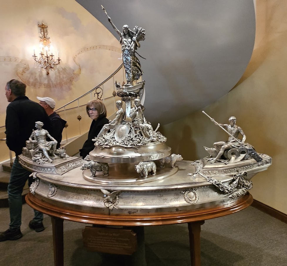 silver sculpture | Lincoln and Continental Owner's Club - Western Region